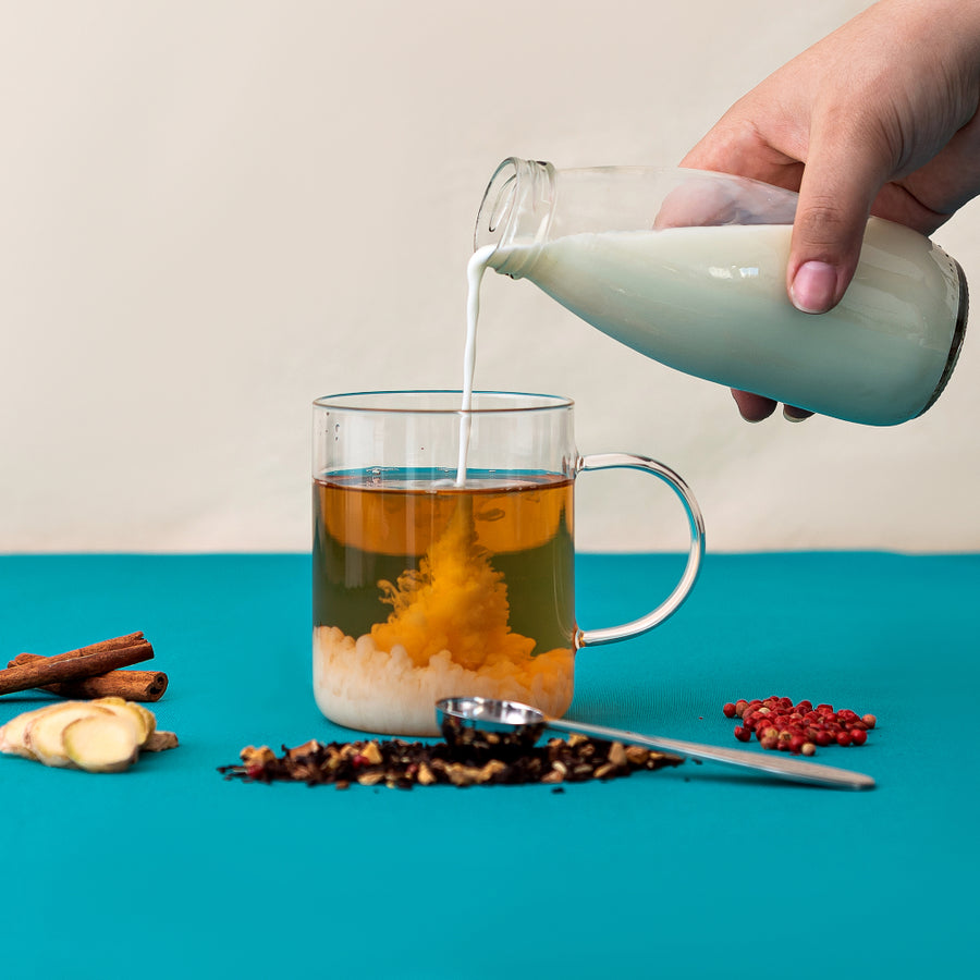 Cómo preparar un buen té con leche sin errores